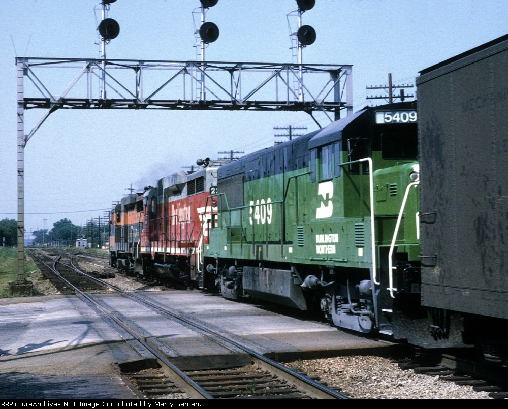 BN 5409 (ex-GN 2508) at Fairview Ave.